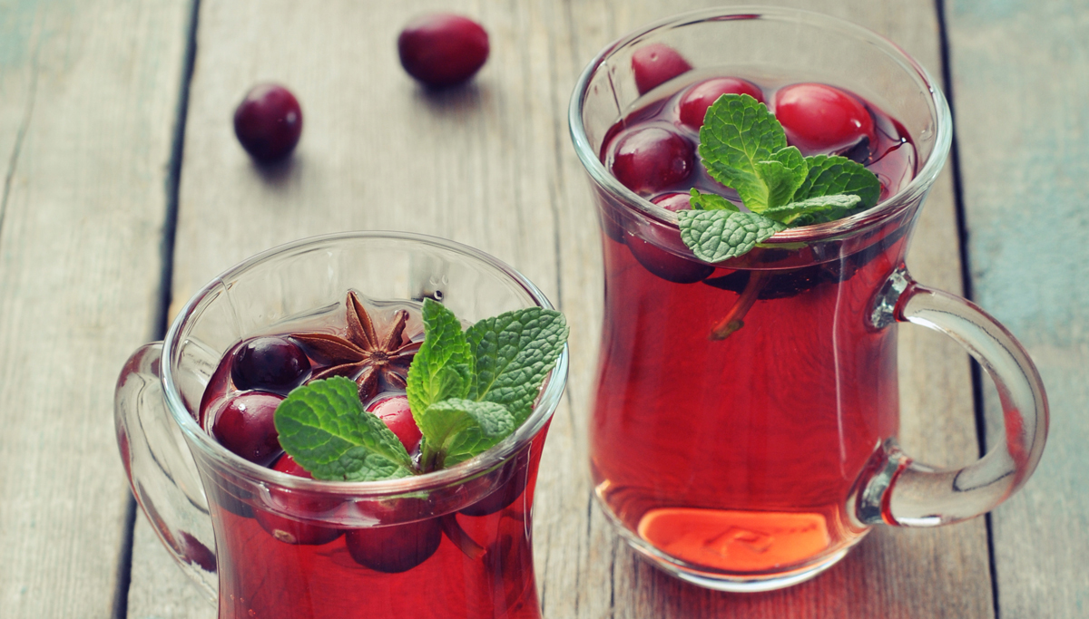 Cinnamon Cranberry Apple Tea Mocktail Recipe | Delta Dental